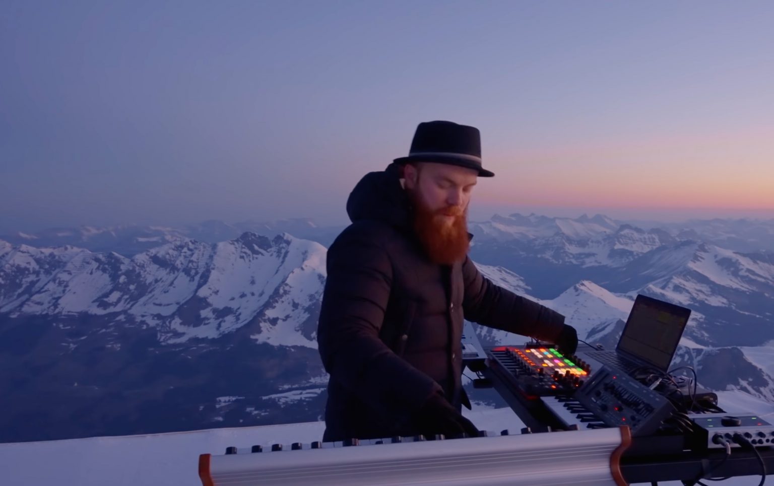 French DJ Plays First Post-Pandemic Set at Nearly 10,000 Feet