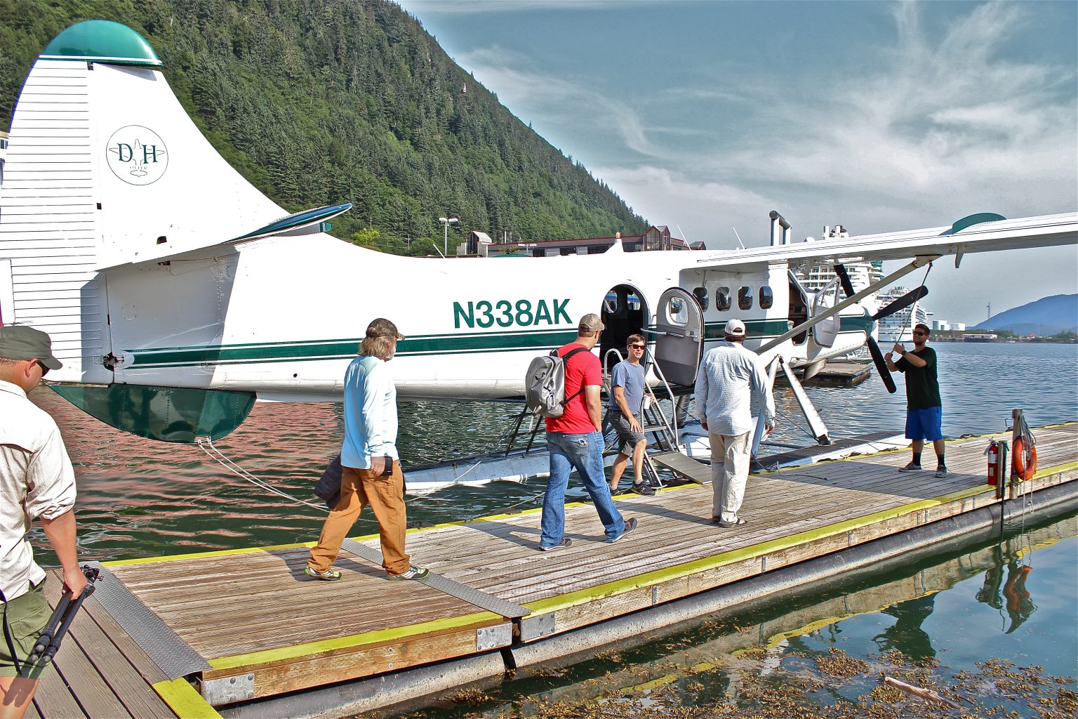 Backcountry Flyers: 6 Classic Bush Planes That Get Us Out There