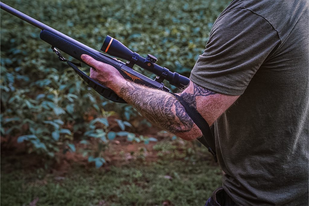 How to Shoot a Hunting Rifle Off-Hand With a Sling