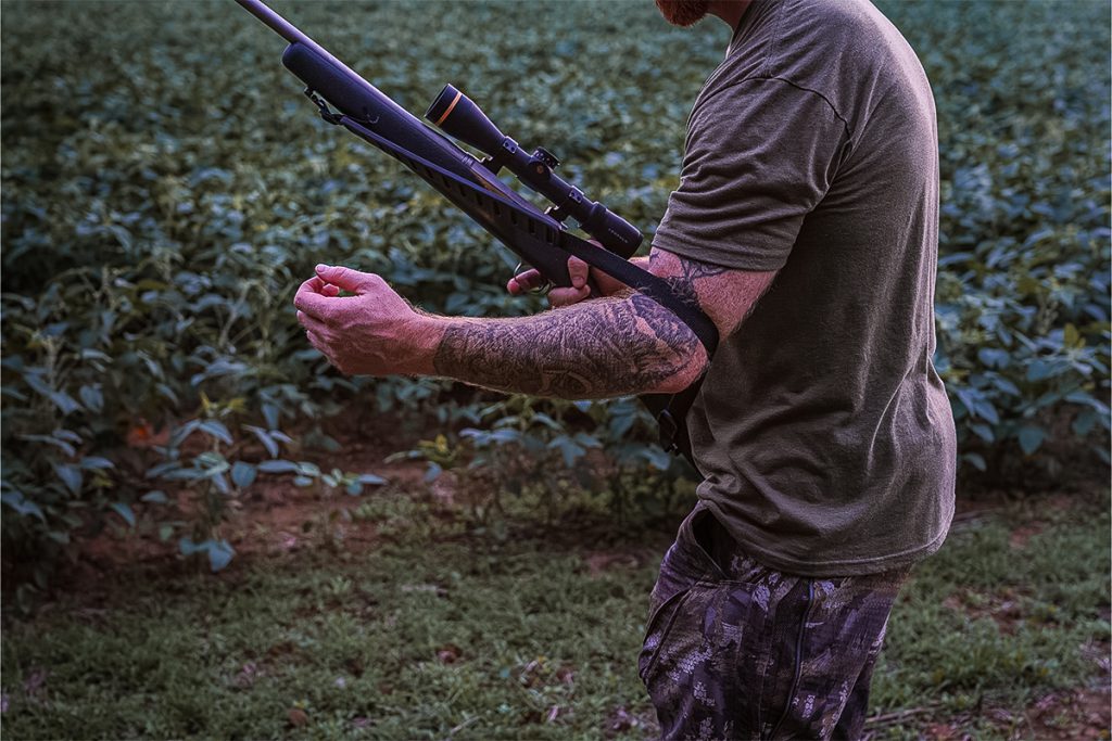How to Shoot a Hunting Rifle Off-Hand With a Sling