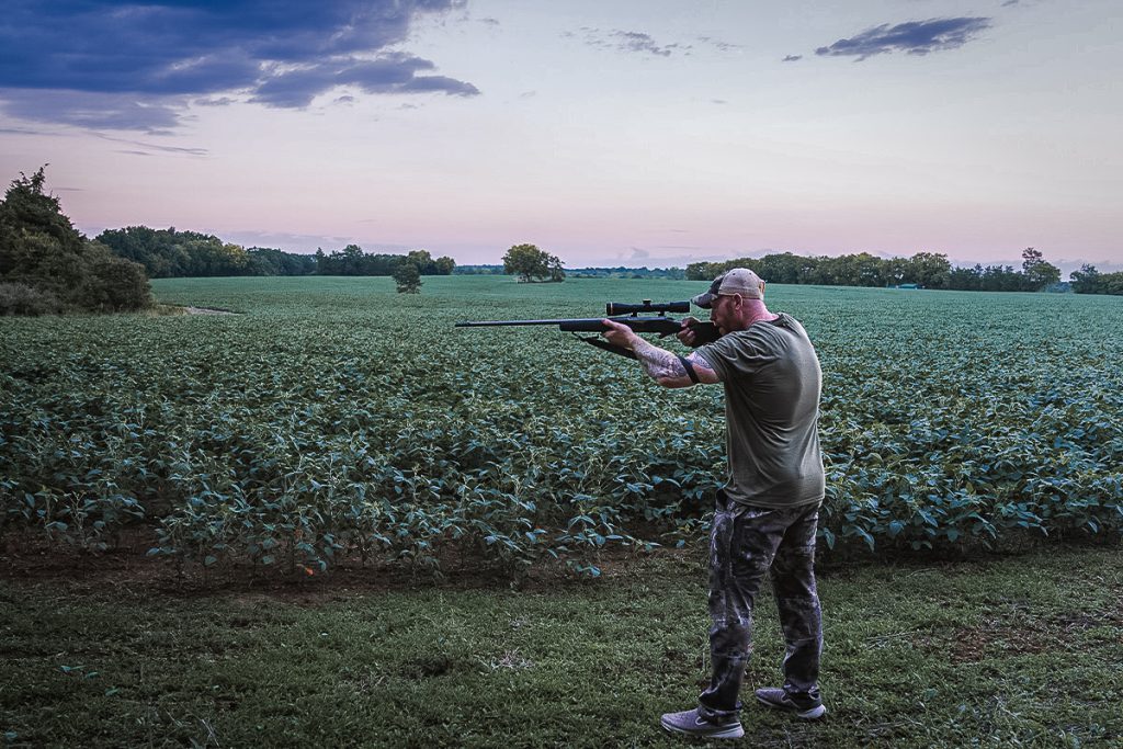 How to Shoot a Hunting Rifle Off-Hand With a Sling